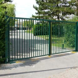 Portail Pivotant Industriel motorisé - CLOTEX - L'expert Clôture